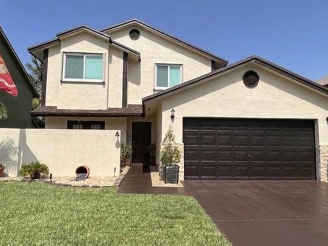 940 SW 96th Ave, Pembroke Pines, FL 33025