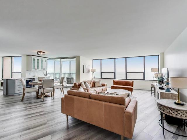 940 W Glenlake Avenue # 19C