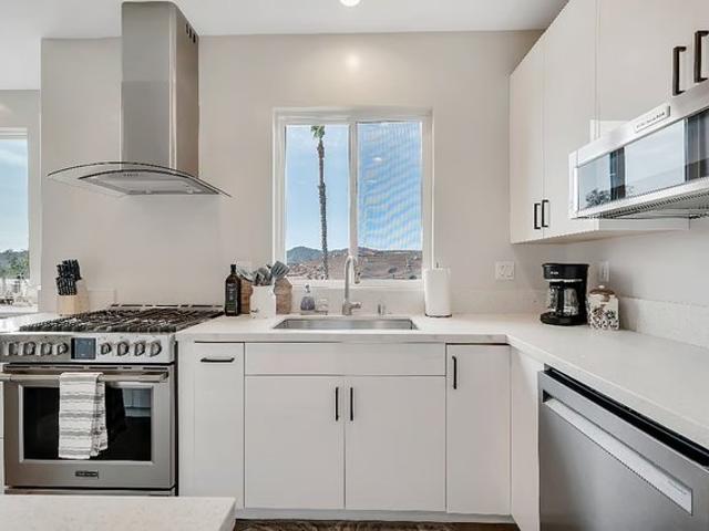 940 Warwick Ave, Thousand Oaks, CA 91360