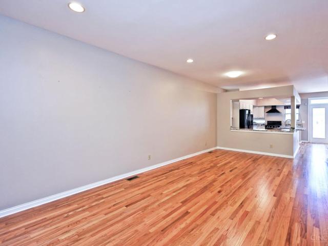 940 Weninger Circle