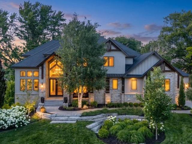 9414 Davenport St, Omaha, NE 68114