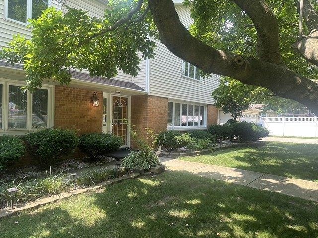 9414 S 69th Ave, Oak Lawn, IL 60453