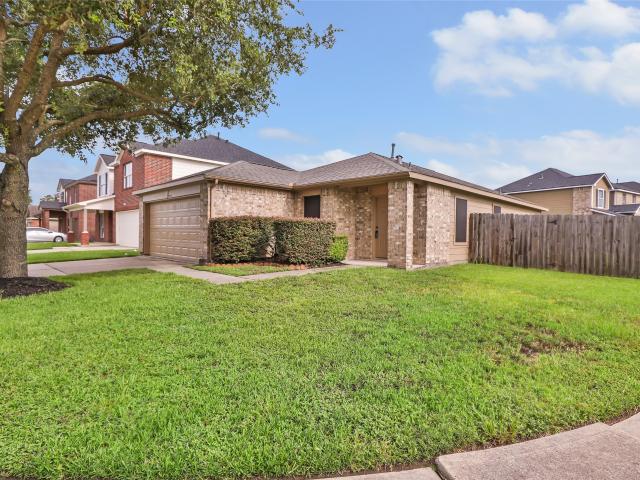 9415 Shaded Pines Drive