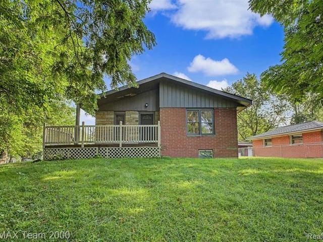 9415 Tobine St, Romulus, MI 48174
