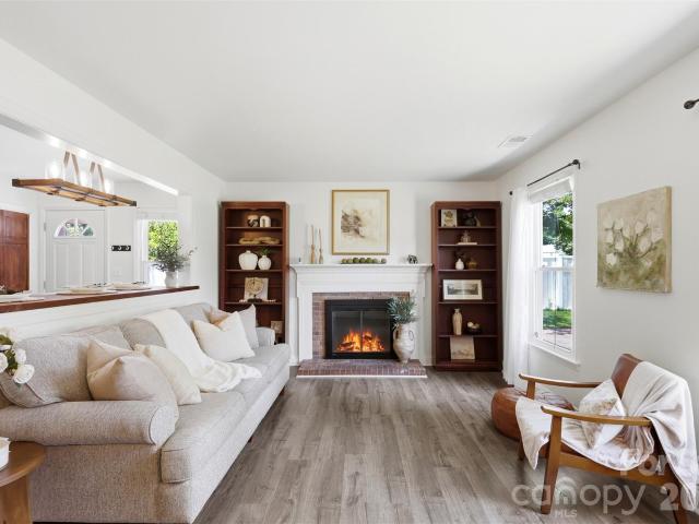 9418 Split Rail Lane