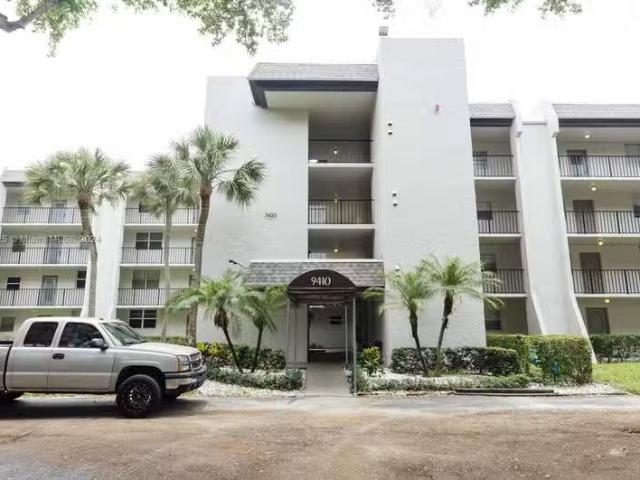 9410 Poinciana Pl #403, Davie, FL 33324 MLS A11609425