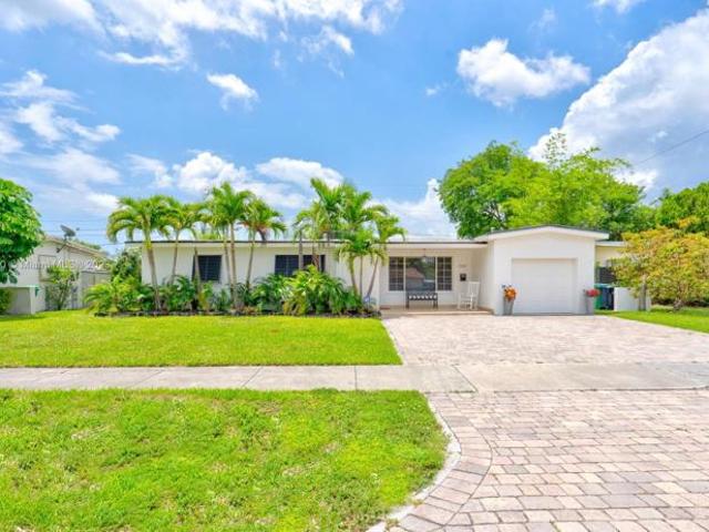 9410 53rd St SW, Miami, FL 33165