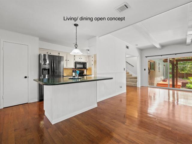9411 Cedar Crest Dr