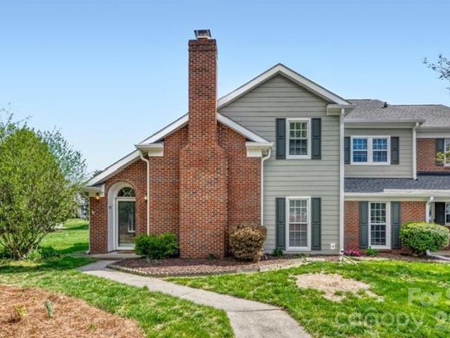 9411 Kings Falls Dr, Charlotte, NC 28210