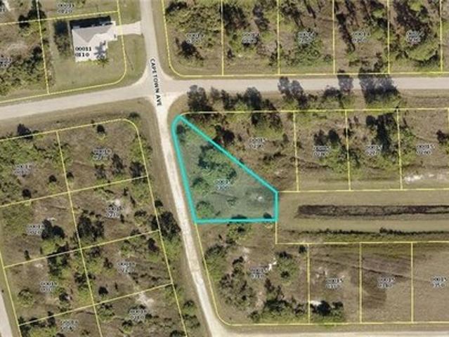 941 Capetown Ave, Lehigh Acres, FL 33974