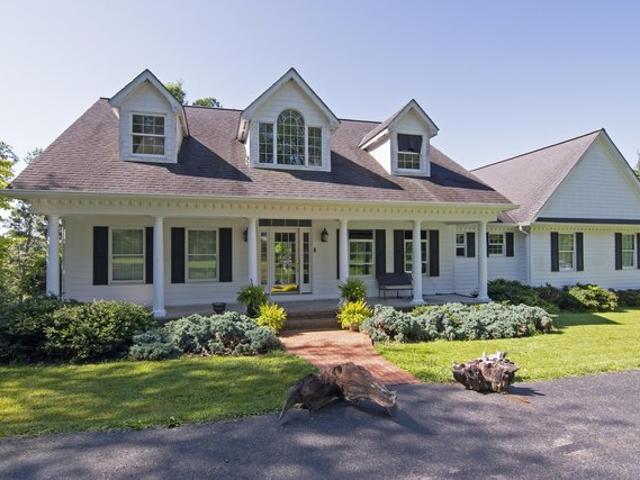 941 Chestnut Flats Rd, Lewisburg, WV 24901