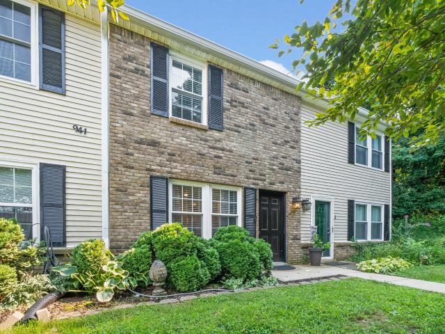 941 Kingsbury Dr # C