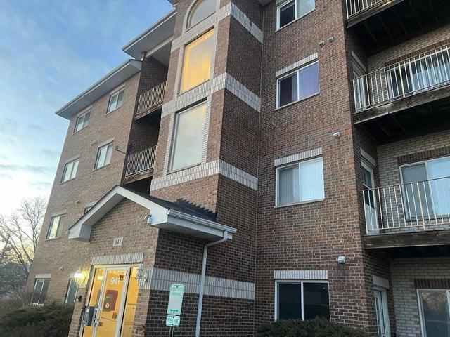 941 N Swift Rd Unit 301, Addison, IL 60101