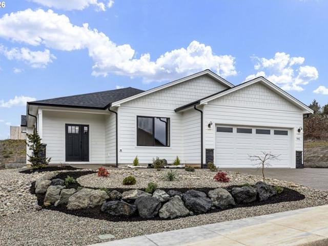 941 Sand Pines Ave, Sutherlin, OR 97479