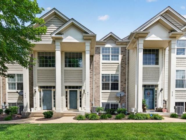 941 Summit Creek Dr, Shorewood, IL 60404