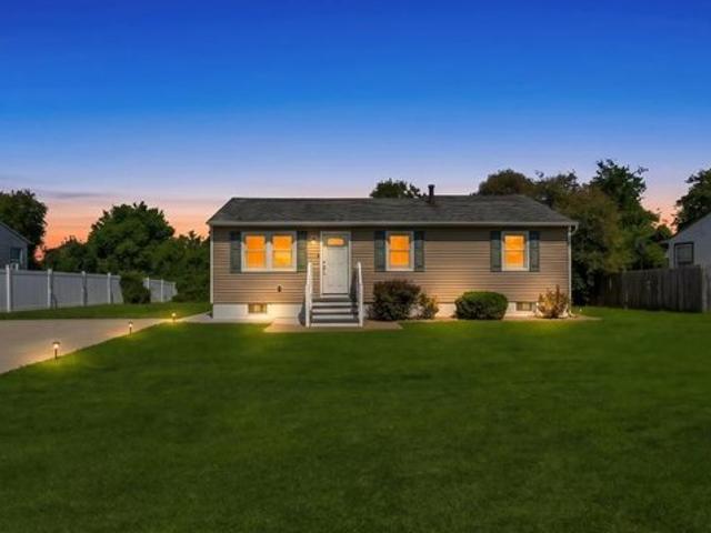 941 Provost Ave, Bellport, NY 11713