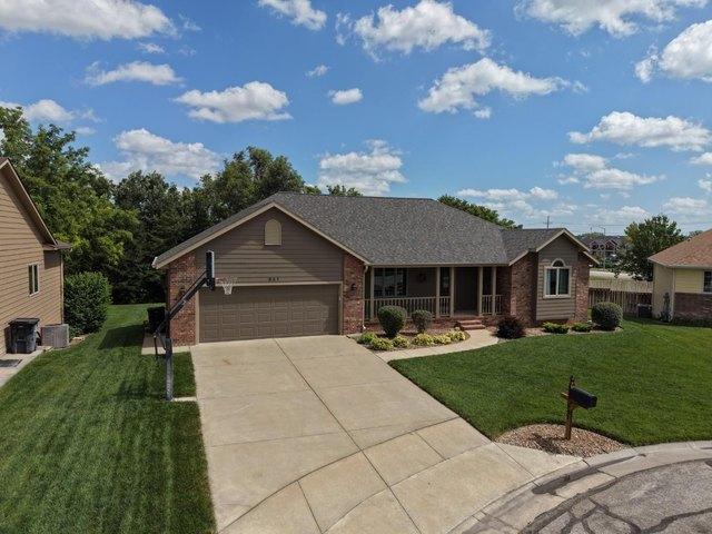941 Twin Oaks Dr, Salina, KS 67401
