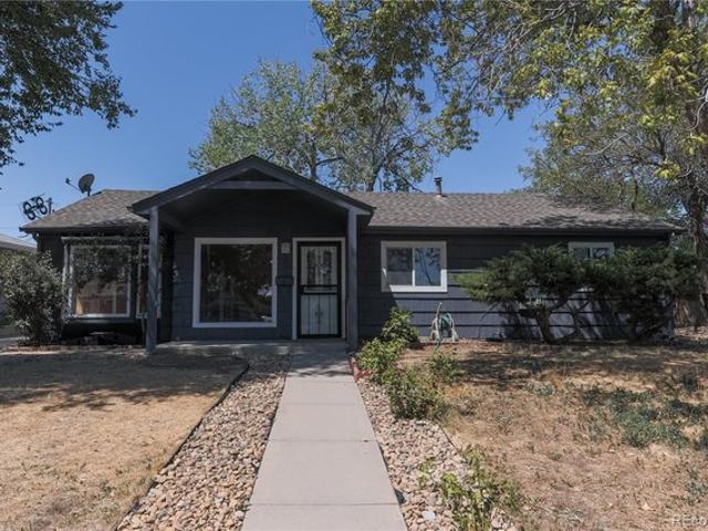 941 Zion St, Aurora, CO 80011