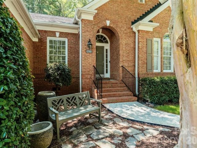 9425 Briarwick Lane