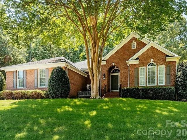 9425 Briarwick Ln, Charlotte, NC 28277