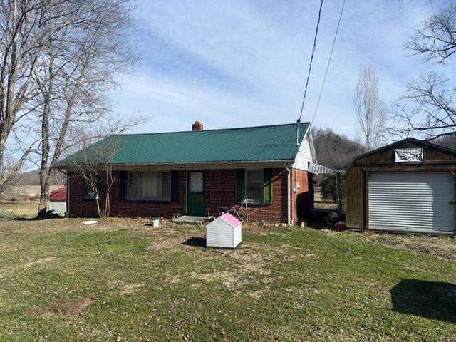 9425 E KY 70, Yosemite, KY 42566