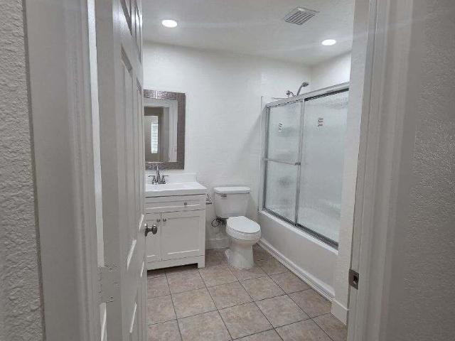9425 Vista Del Valle