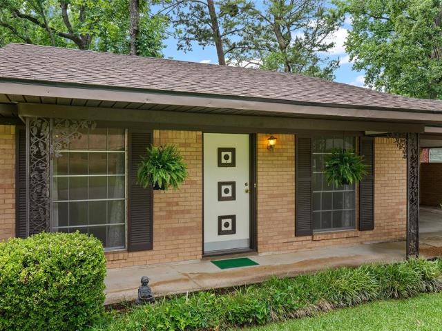 9426 Oleander Drive
