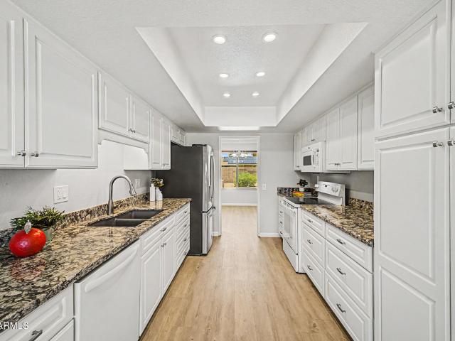 9426 w newport drive