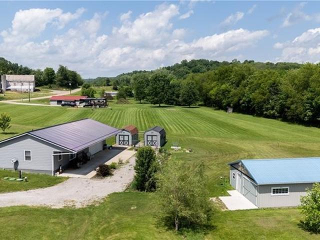 9427 Stonecreek Rd SW, Newcomerstown, OH 43832