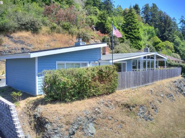 94293 June St, Gold Beach, OR 97444