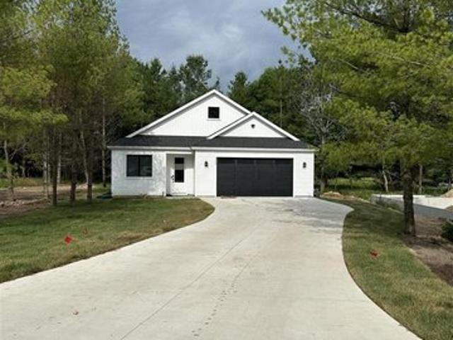 9429 Windeberry Dr, Charlevoix, MI 49720