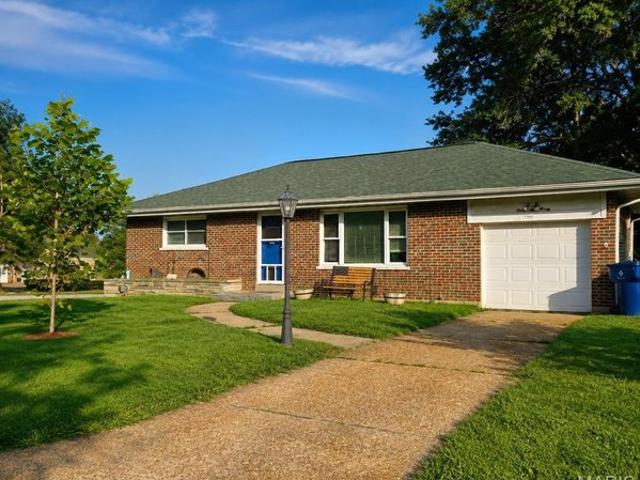 9420 High Hill Ct, Crestwood, MO 63126