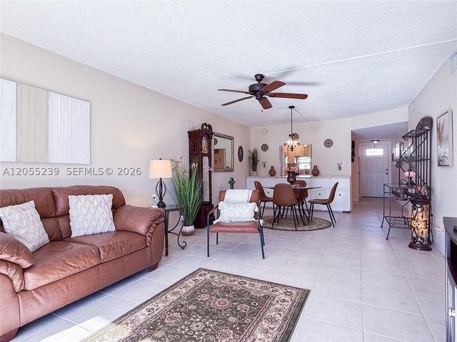 9420 S Hollybrook Lake Dr Apt 108, Pembroke Pines, FL 33025