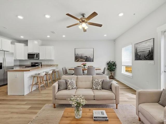 9422 Nature Creek Ln, Pensacola, FL 32526