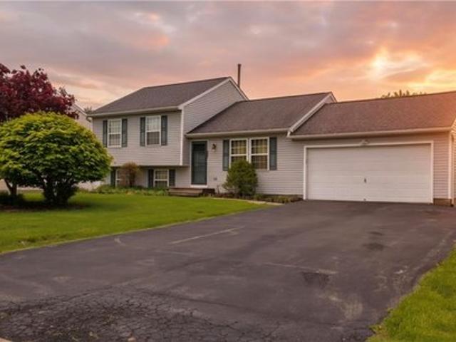 9422 Jacob Ln, Brewerton, NY 13029