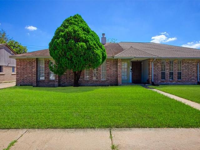 9423 Bollingbrook Dr, Houston, TX 77083