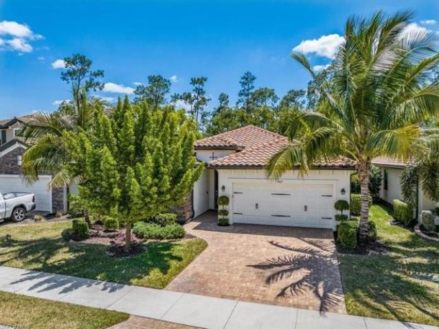 9423 Foxglove Ln, Naples, FL 34120