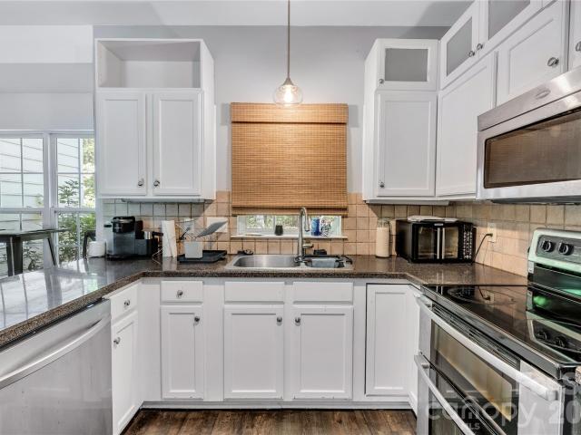9423 Willow Tree Lane
