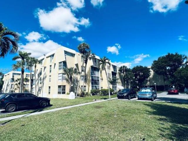 942 199th St NE #405, Miami, FL 33179