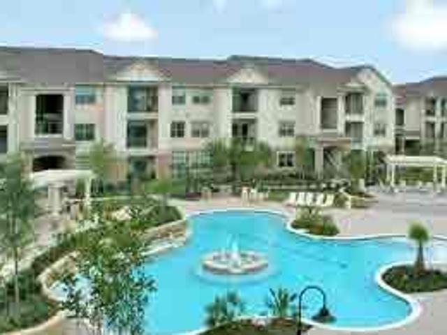 $942 / 2br COZY WARM FIREPLACE & GOURMET KITCHENS. 2 JACCUZZIS & FITNESS CENTER. SUGARLAND