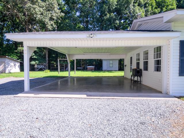 942 Clyde Underwood Road