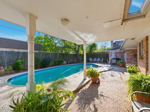 942 Brunswick Circle