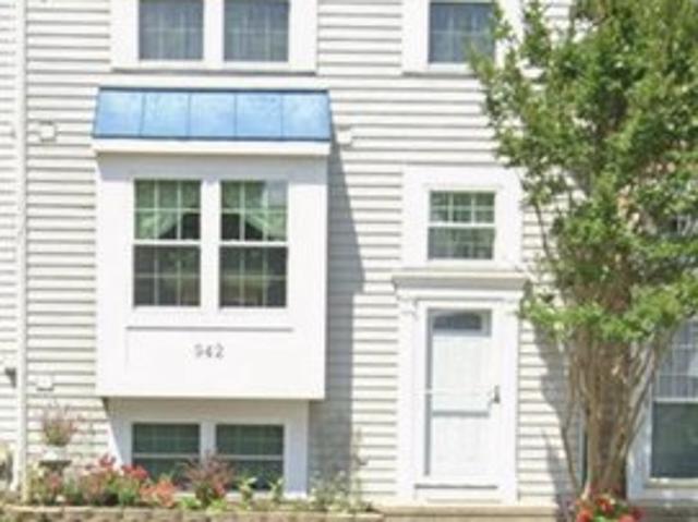 942 Gaming Sq, Hampstead, MD 21074
