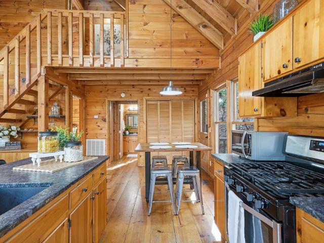 942 Granny Branch Dr, Blue Ridge, GA 30513 | MLS #429487