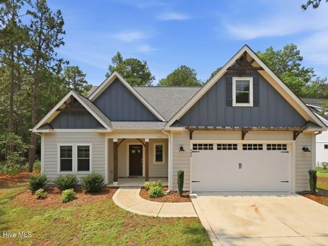 942 Greenbriar Dr, Vass, NC 28394