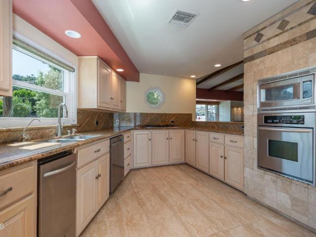 942 Loma Vista Place