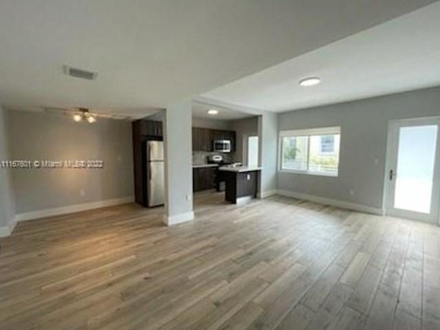 942 Lenox Ave #8 Miami Beach, FL 33139