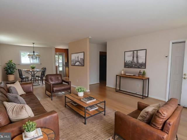 942 Mearns Road