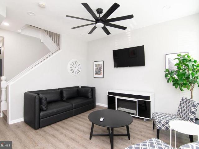 942 N Broadway