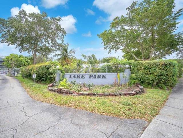 942 NE 199th St #1D, Miami, FL 33179